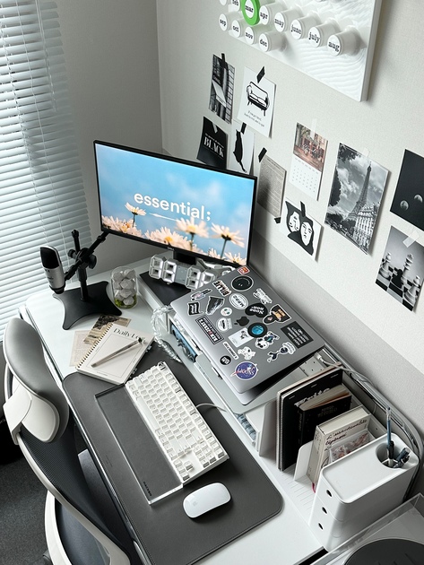 집 메인에 마련한 홈오피스 무채색 데스크테리어로 완성 라이프스타일 슈퍼앱 오늘의집