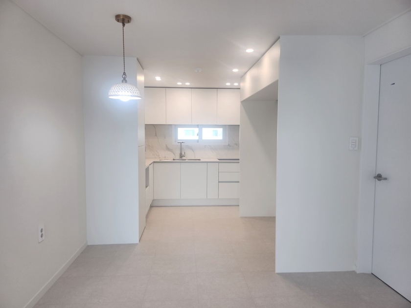 기본에 충실한 화이트 인테리어에 핑크를 얹으면 30년된 31평형 한신아파트 인테리어 리모델링 라이프스타일 슈퍼앱 오늘의집