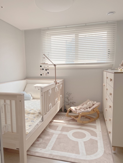 순수 그 자체🤍 화이트 우드 가구로 채운 5개월 차 아기방 라이프스타일 슈퍼앱 오늘의집