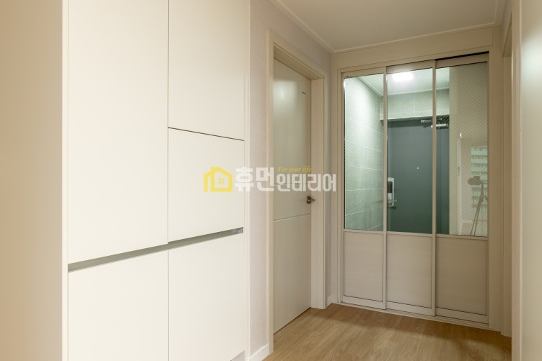 모던한 스타일의 30평대 확장형 아파트 인테리어 라이프스타일 슈퍼앱 오늘의집