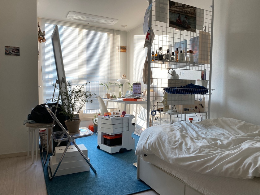 화이트and블루 작은 방을 취향 아이템들로 맥시멀하게 라이프스타일 슈퍼앱 오늘의집