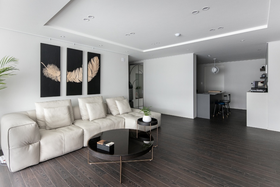 수원 매탄위브하늘채 39py｜다크한 바닥과 심플한 레이아웃으로 고급스럽게 | 라이프스타일 슈퍼앱, 오늘의집