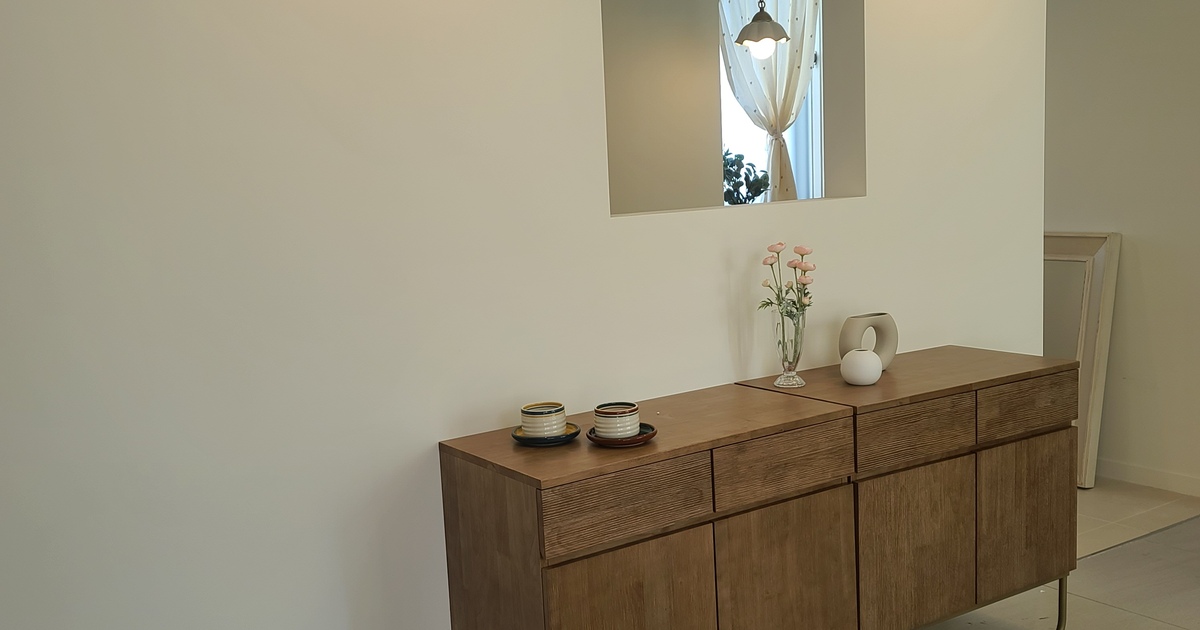 Brown table runner storage ideas