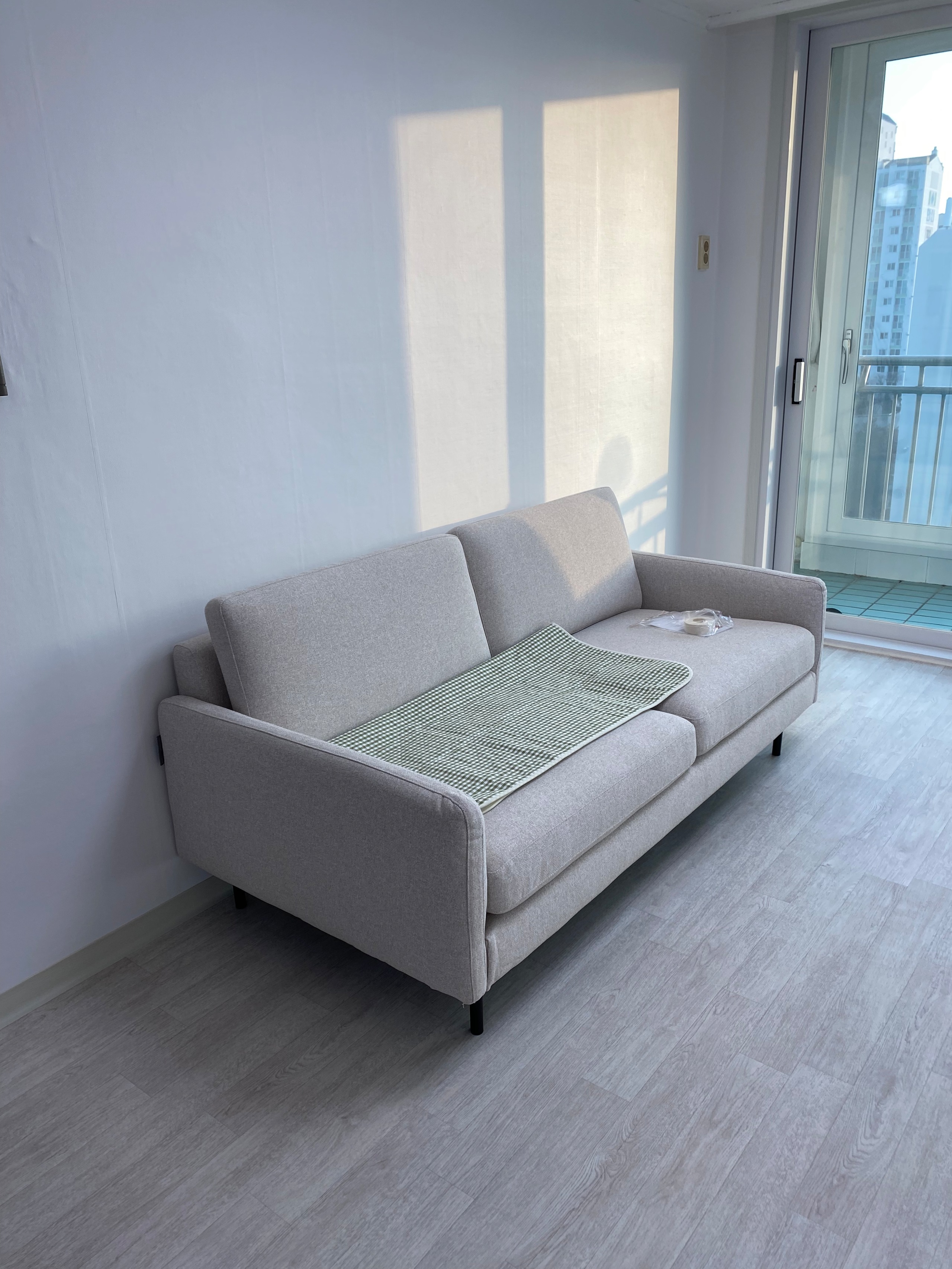 '듀커소파 DK207 2인 베이지 풀커버 세탁 가능한 패브릭 소파' 제품으로 꾸민 유저들의 스타일링샷 | 오늘의집 유저들의 집꾸미기