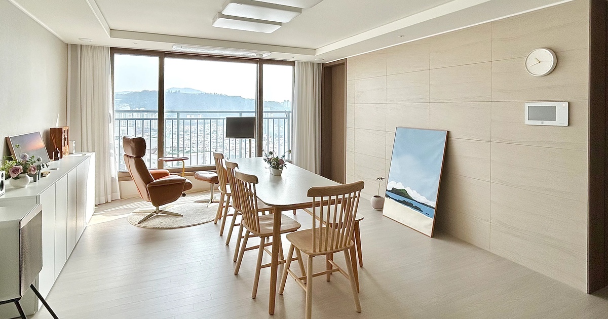 Brown clocks add warmth to your living room