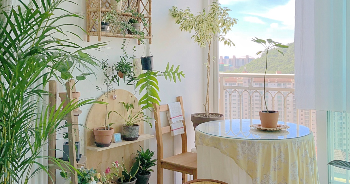 Cozy stool ideas for your balcony space