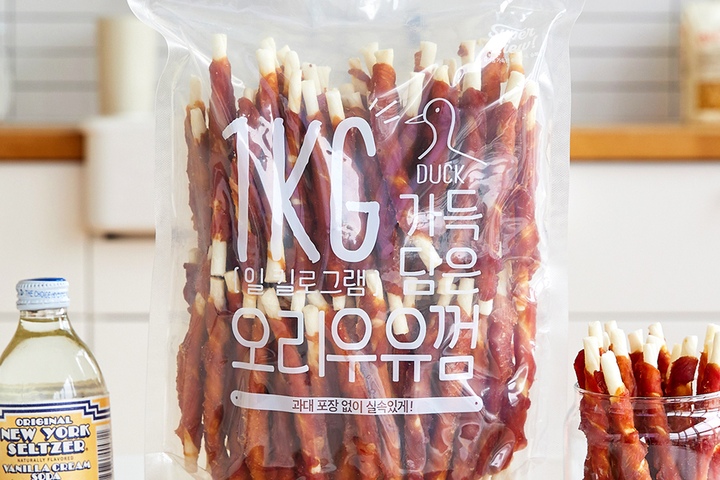강아지 사료·간식 1kg 가득담은 오리우유껌 오늘의집 쇼핑