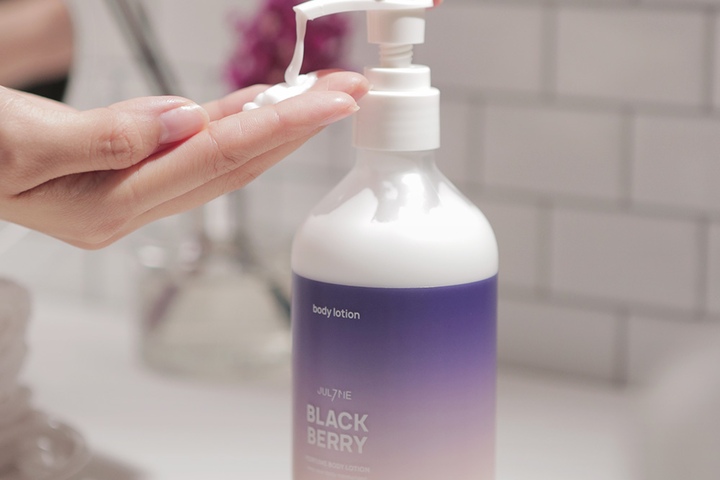 로션·크림 향좋은 고보습 모공각화증 퍼퓸 바디 로션 블랙베리 300ml 오늘의집 쇼핑