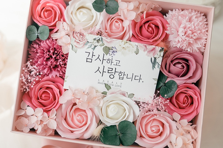 꽃다발·플라워박스 가정의달 반전용돈박스 프리저브드수국앤플라워 비누꽃믹스쇼핑백 2colors 오늘의집 쇼핑