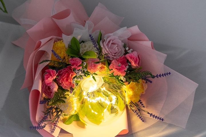꽃다발·플라워박스 가정의달 Led 꽃길 가득 카네이션 조화 꽃다발a 55cmp5s 오늘의집 쇼핑