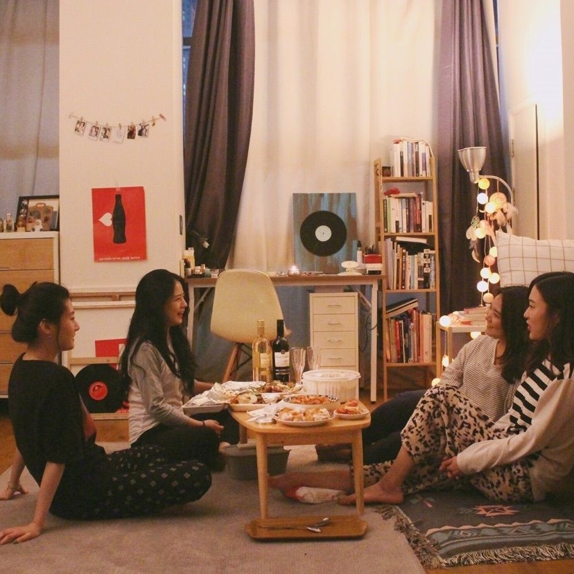 취향 듬뿍 담긴 집에서 친구들과 홈파티 라이프스타일 슈퍼앱 오늘의집
