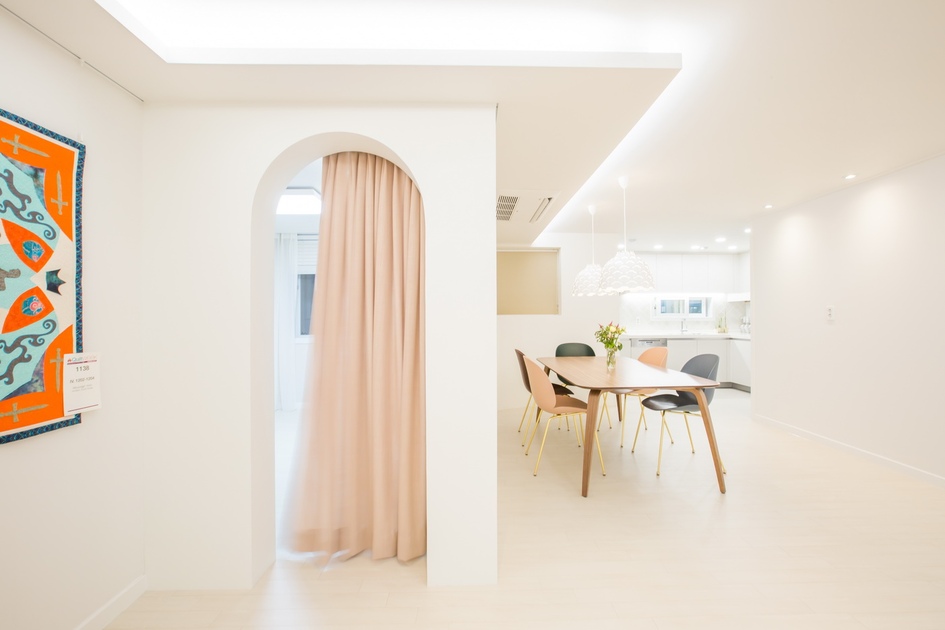 곡선이 주는 우아함, 갤러리같은 우리집 (45PY) | 라이프스타일 슈퍼앱, 오늘의집