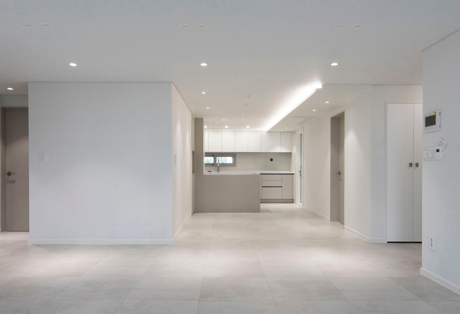 윈도우시트와 우드 중문이 돋보이는 인테리어 [ 군포 삼성장미 48PY ] | 라이프스타일 슈퍼앱, 오늘의집