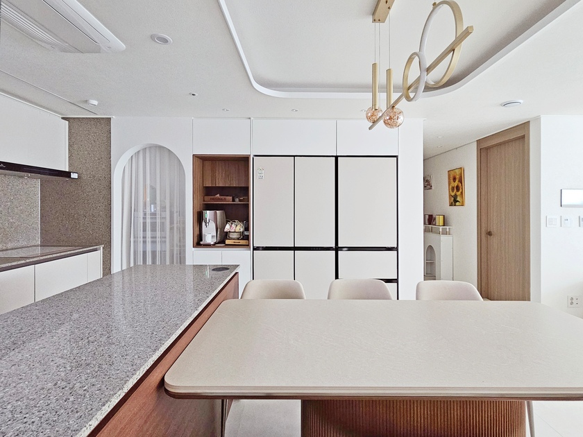 검단신도시 우미린파크뷰 32PY 다양한 색감의 우드가 어우러진 30평대 화이트우드인테리어 | 라이프스타일 슈퍼앱, 오늘의집