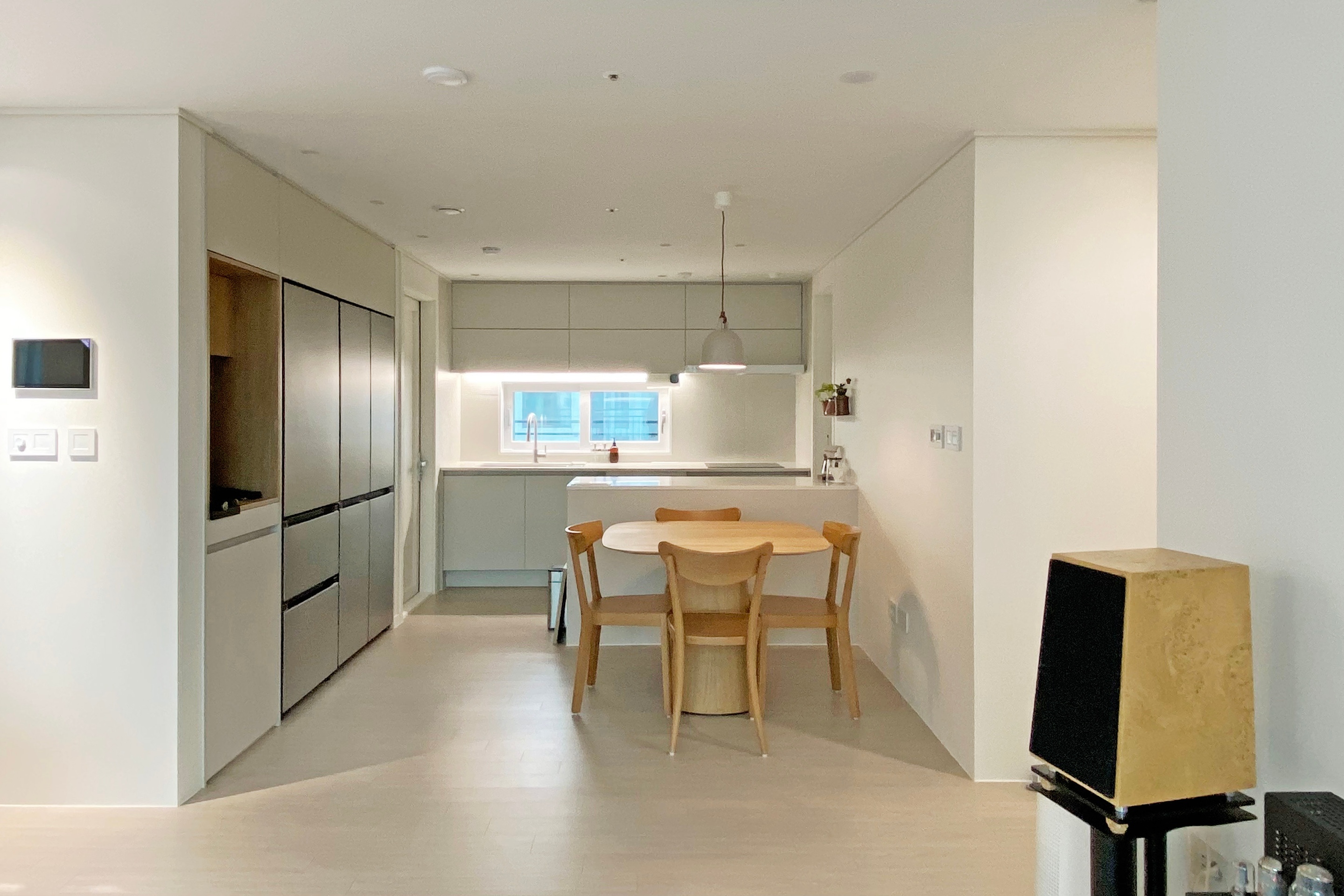 검단신도시 e편한세상검단어반센트로 24PY, 샌드그레이와 우드가 조화를 이룬 20평대인테리어_엘앤아이디 | 라이프스타일 슈퍼앱, 오늘의집