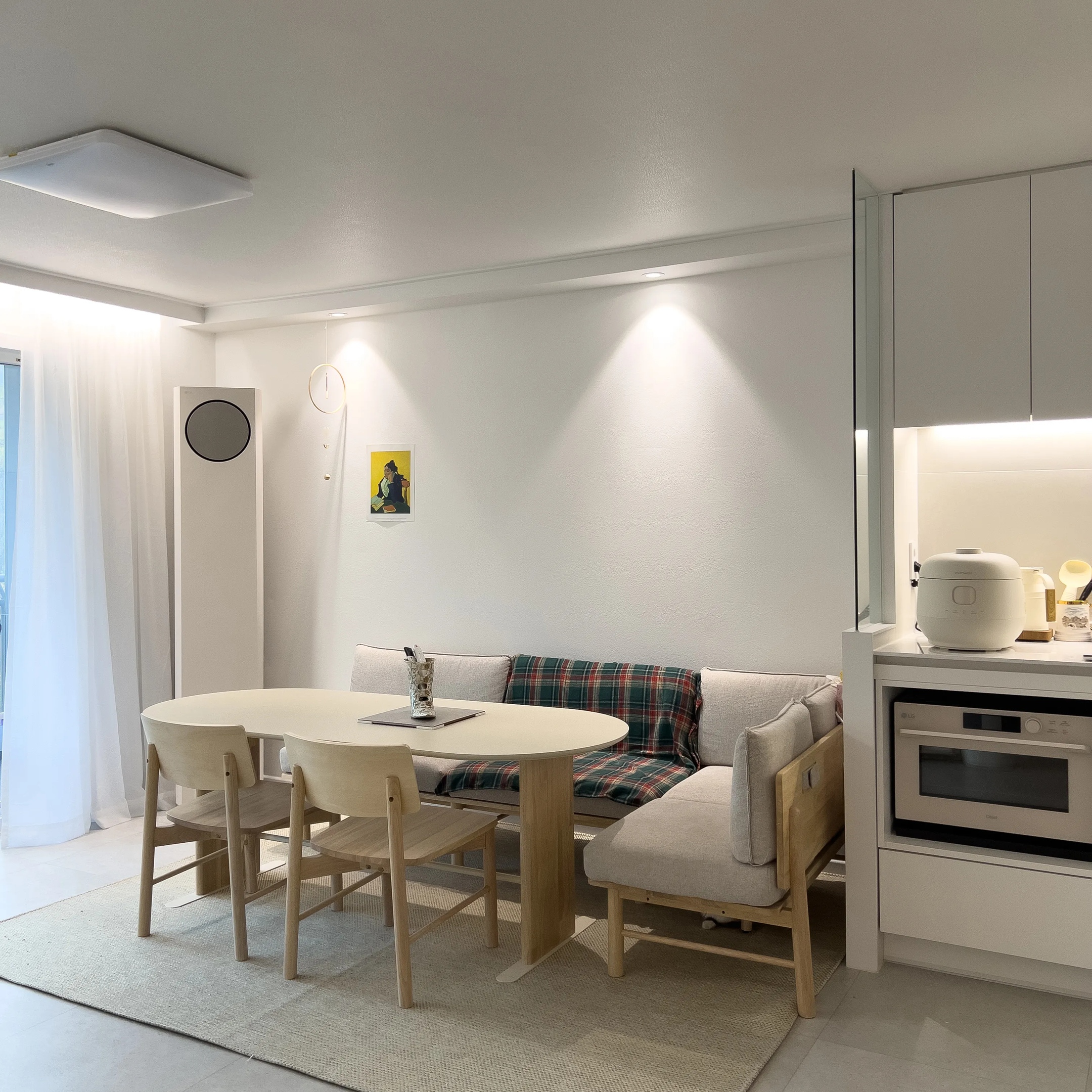 유니크한 개성의 홈스타일링으로 완성된 집 [ 산본 다산주공3단지 27PY ] | 라이프스타일 슈퍼앱, 오늘의집