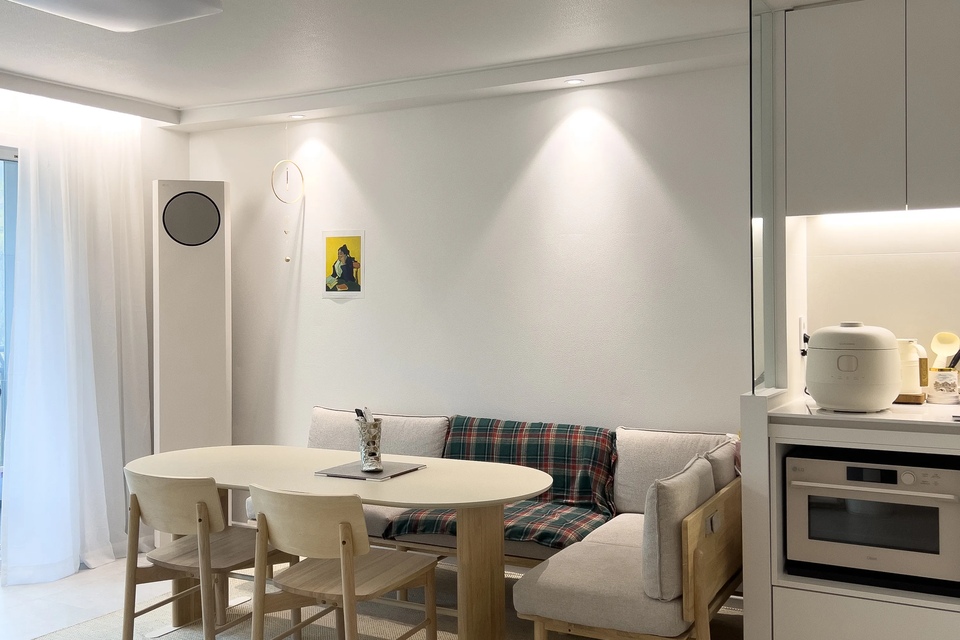 유니크한 개성의 홈스타일링으로 완성된 집 [ 산본 다산주공3단지 27PY ] | 라이프스타일 슈퍼앱, 오늘의집