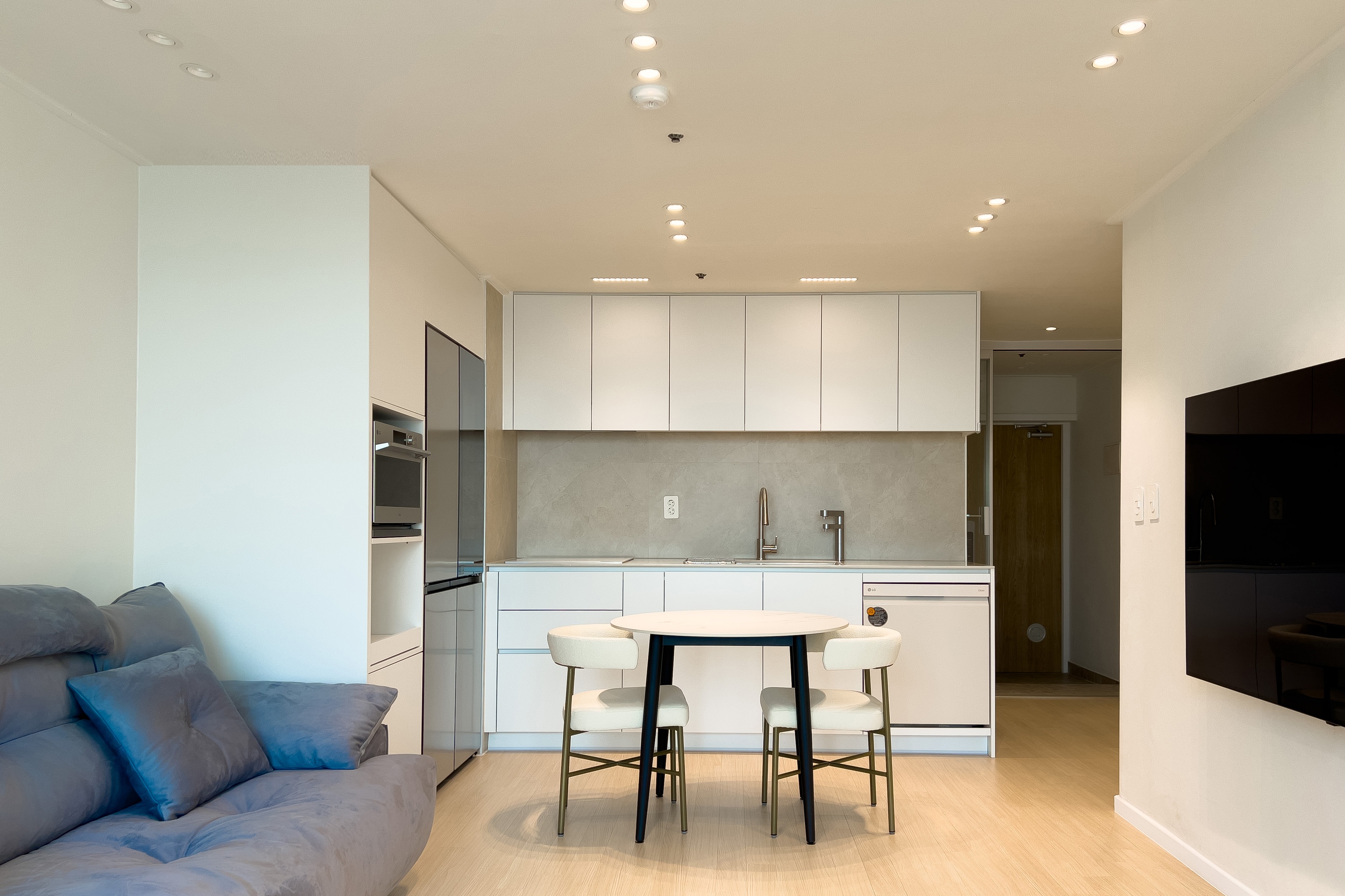 둘만의 작지만 아늑한 공간으로 만들어진 인테리어[ 평촌 공작부영 25PY ] | 라이프스타일 슈퍼앱, 오늘의집